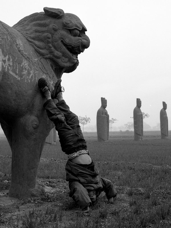 Yan Xinfa 闫新法 - Yan Xinfa’s Emperor’s tomb (2004-2005) is a series of ...