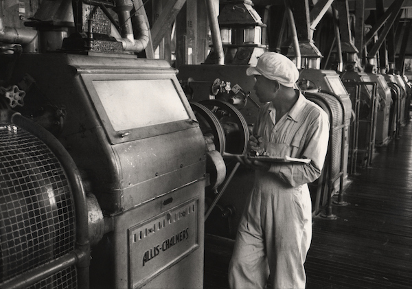 Tom Hutchins - New Zealand photojournalist and photographic educator ...